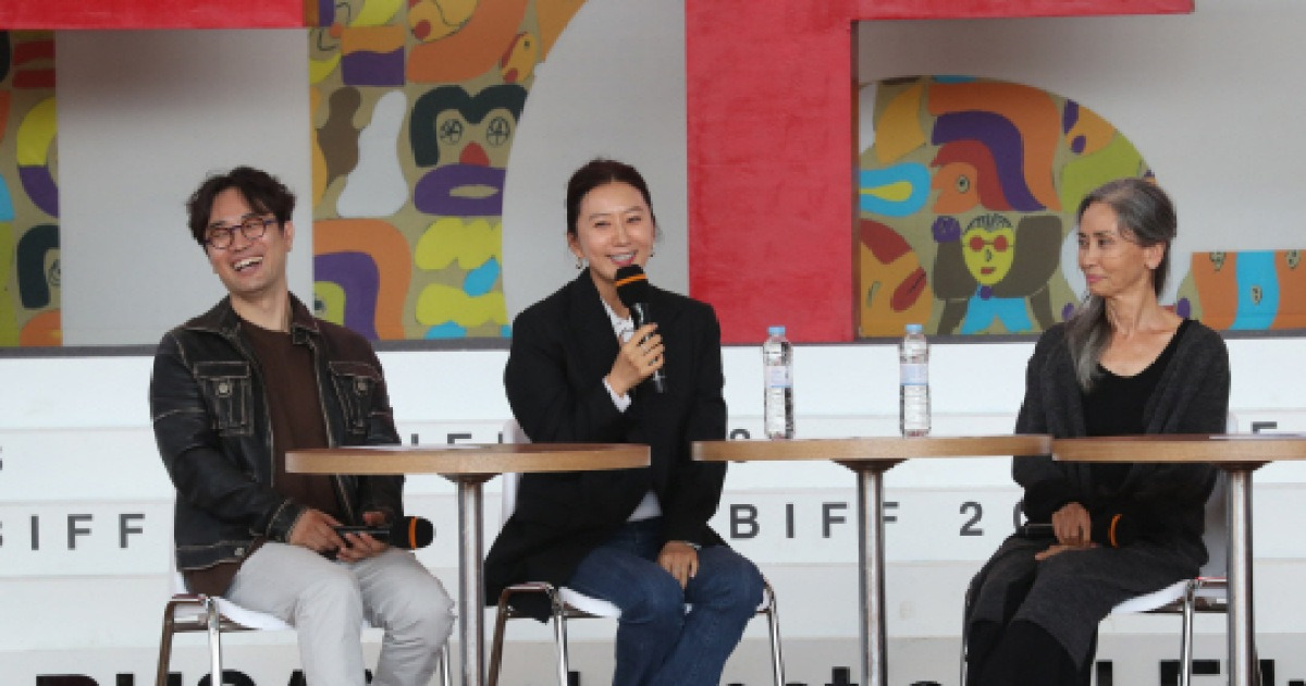 [23rd BIFF]"부산=제2의 고향"..'허스토리' 김희애X문숙, 팬덤과 함께한 BIFF(종합)