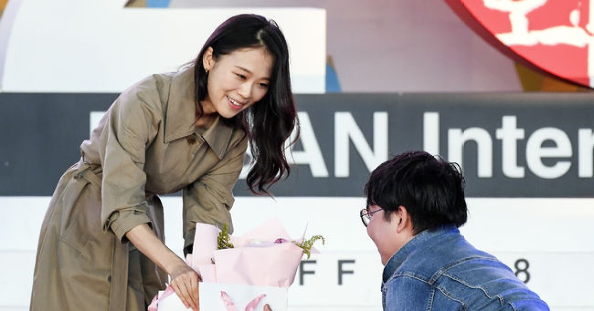 김새벽X공민정 "'풀잎들', 기존 홍상수 작품과 다르다" [23rd BIFF]