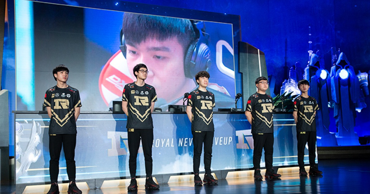 [롤드컵] 한 수 위 기량의 RNG, '우지-카사' 맹활약에 C9 완파