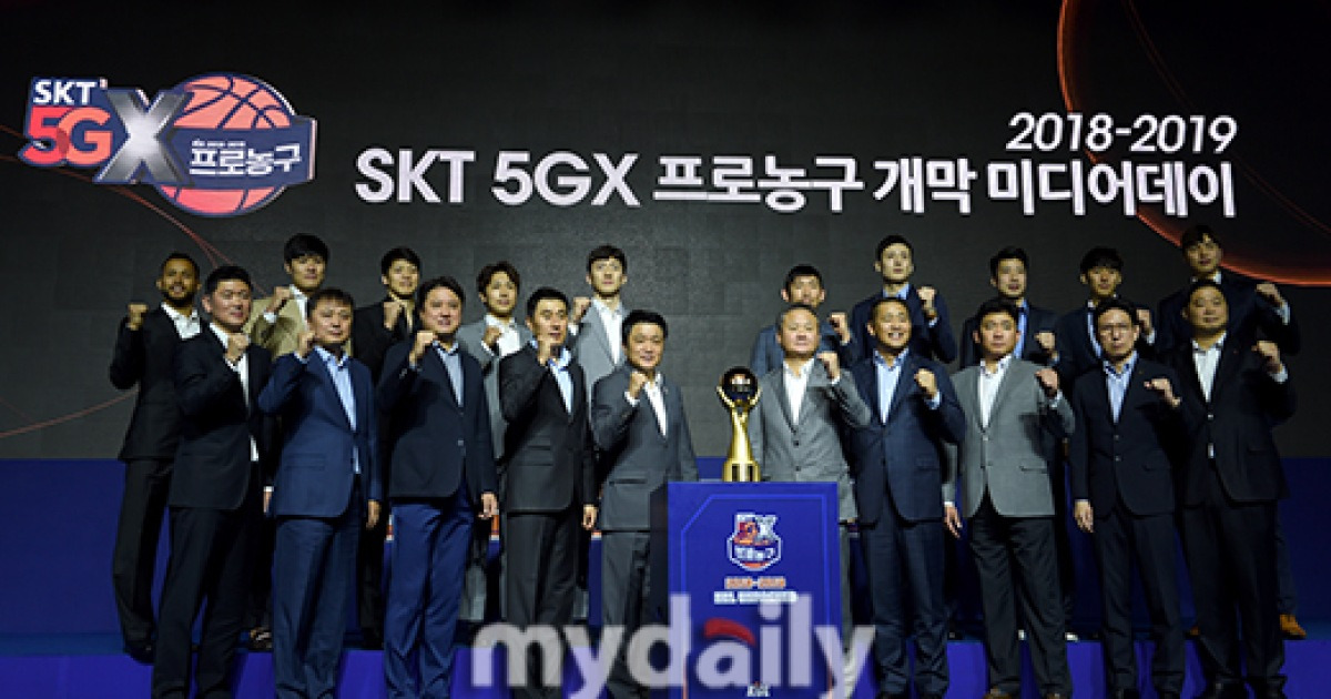 [MD포토] KBL 10개구단 감독과 선수들 '우승은 양보할 수 없어'