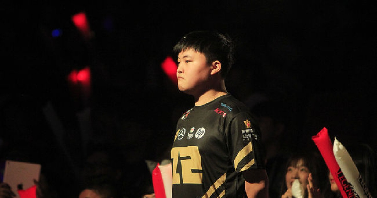 '우지 하드캐리' RNG, 25분만에 C9 압도..순항 시작 [롤드컵]