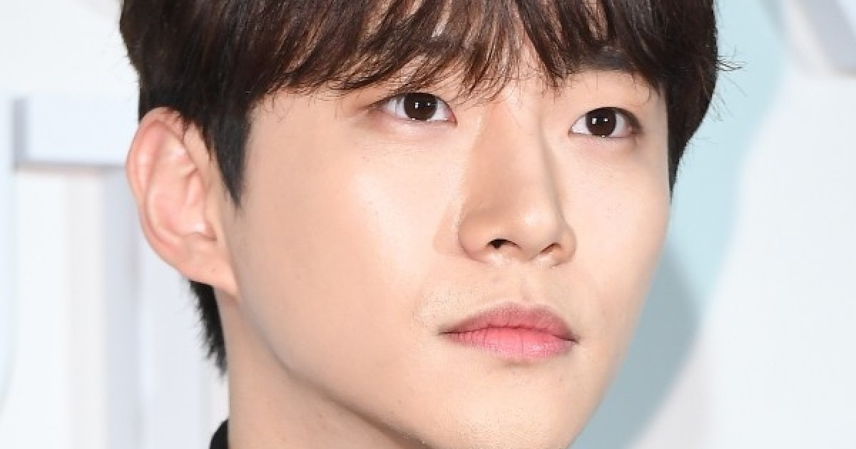 2PM 준호, 날렵한 턱선