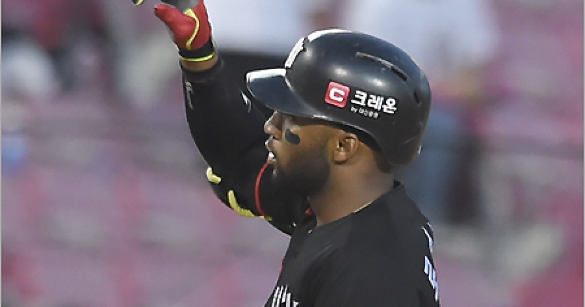 'KT 첫 144G 출장' 로하스 "GG 욕심 생겨..KBO서 많이 배웠다"