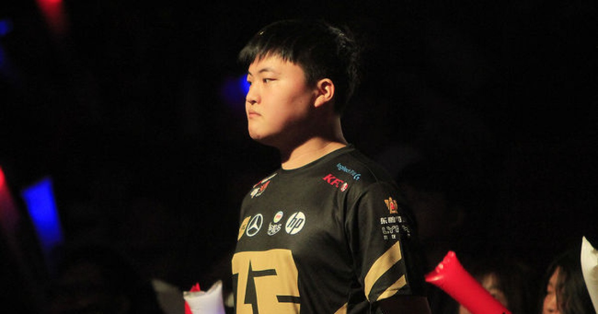 흔들리는 우승후보 RNG, 2R 충격의 2연패 [롤드컵]