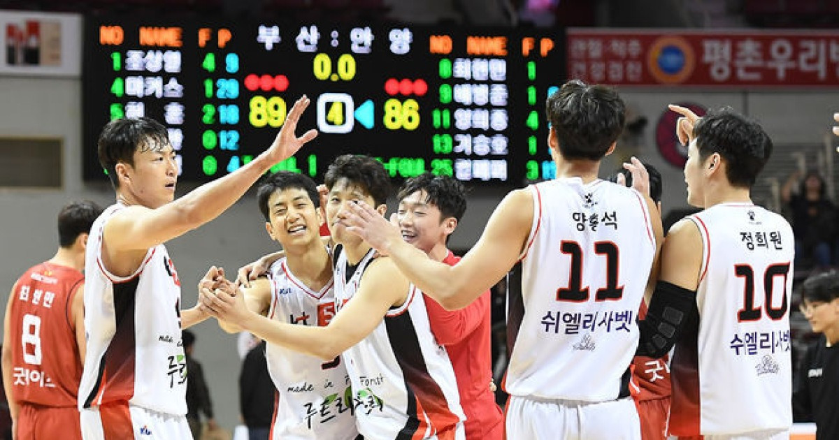 KT, KGC 상대로 89-86 3점차 승리 [사진]