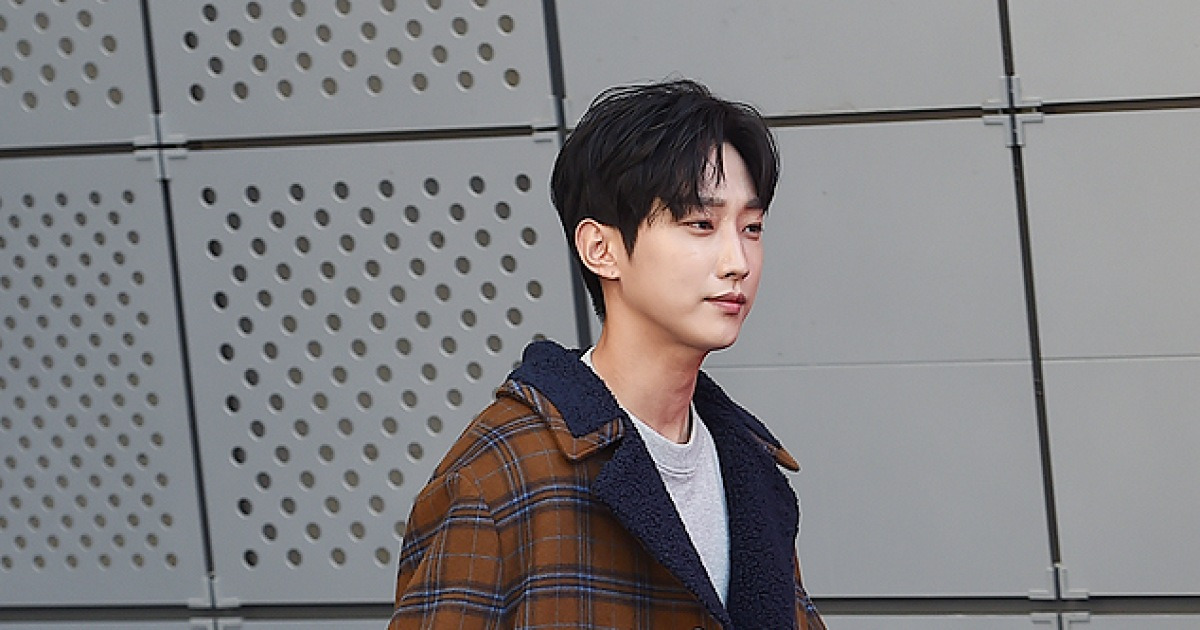 B1A4 진영 '힘찬 발걸음' [포토엔HD]