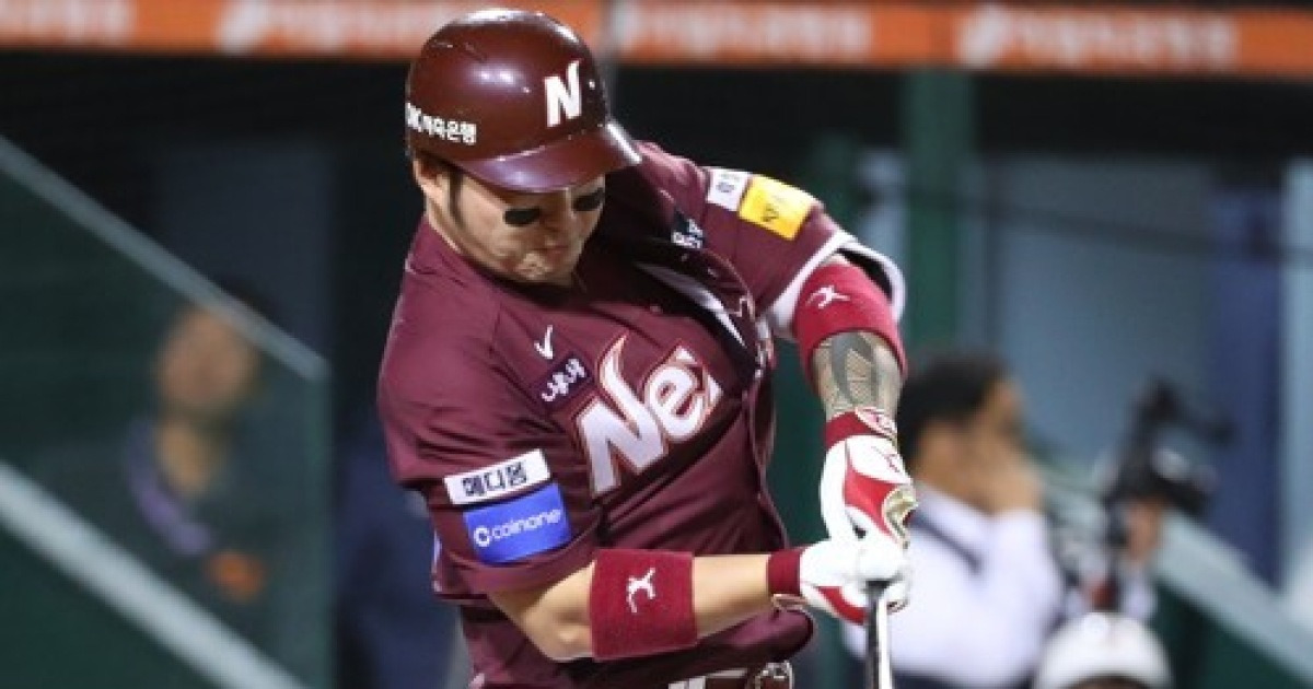 박병호, 준 PO 1차전 선제 투런..KBO리그 PS에서 3년 만에 홈런