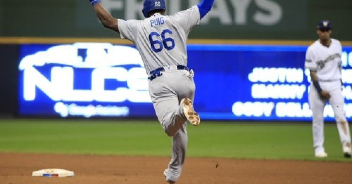 (CORRECTION) USA BASEBALL MLB PLAYOFF NLCS