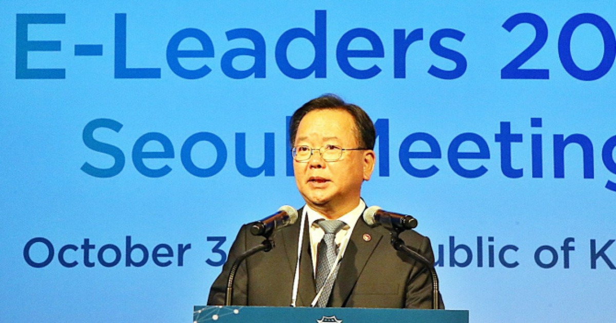 [포토] 'OECD E-Leader' 환영사하는 김부겸 장관