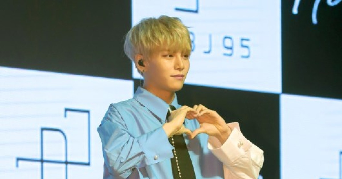 [포토]JBJ95 상균, '하트 받으세요~'