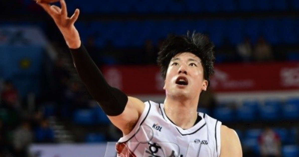 [프로농구] '양희종, 오세근 40득점' KGC, SK에 승리