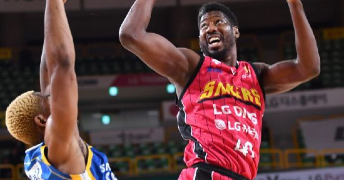 '메이스 40점' LG, 삼성 제압하고 공동 2위 랭크..KGC 승전고(종합)