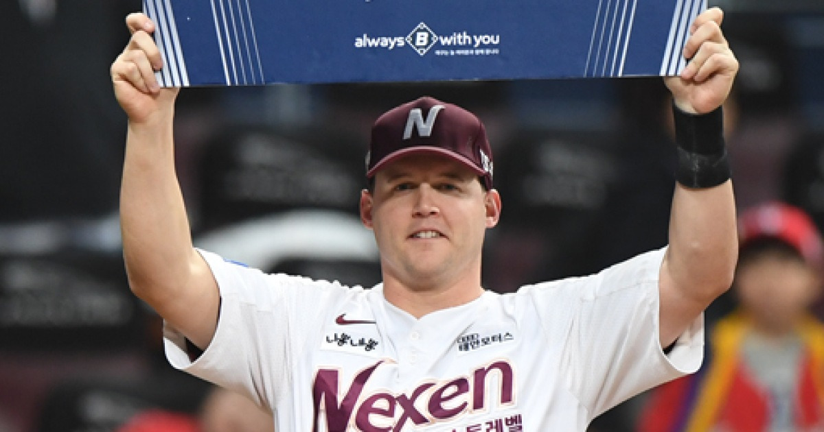 샌즈 'PO 4차전 MVP 먹었어요' [MK포토]