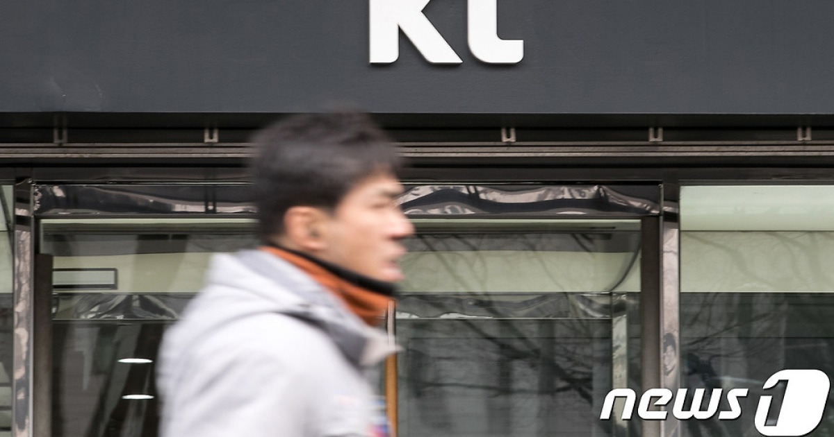 KT, 3Q 매출 2.1%↑영업익 2.1%↓..'IPTV가 상쇄'(상보)