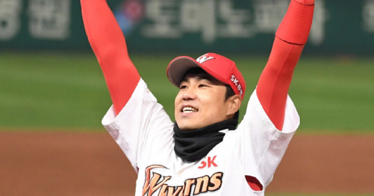 [포토] 2018 플레이오프 MVP SK 김강민
