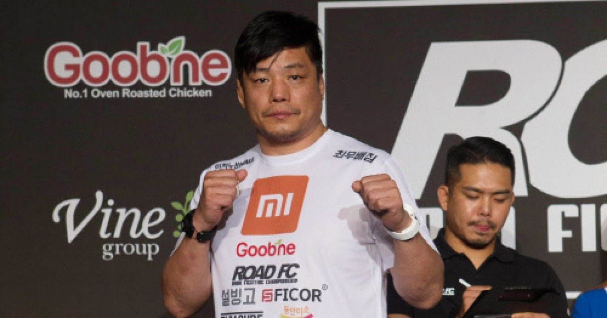 [로드FC 050]최무배, 日 후지타 카즈유키에게 펀치 세례 맞고 TKO 패