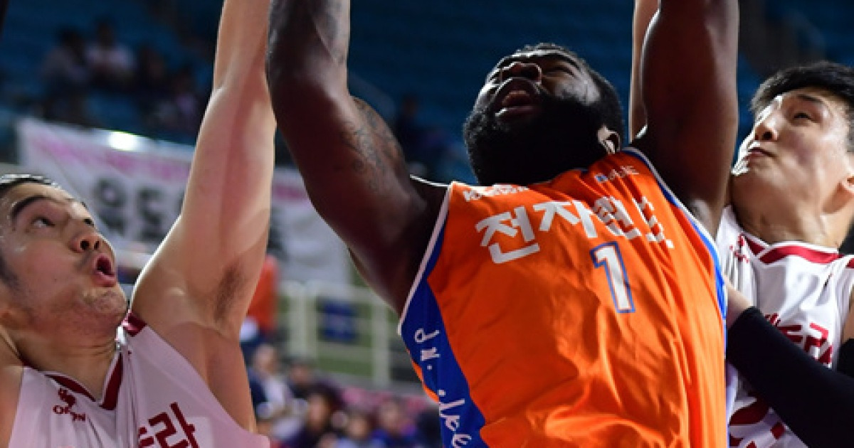 [뒷북STAT] 전자랜드, KBL 최초 매 쿼터 13리바운드+ 기록