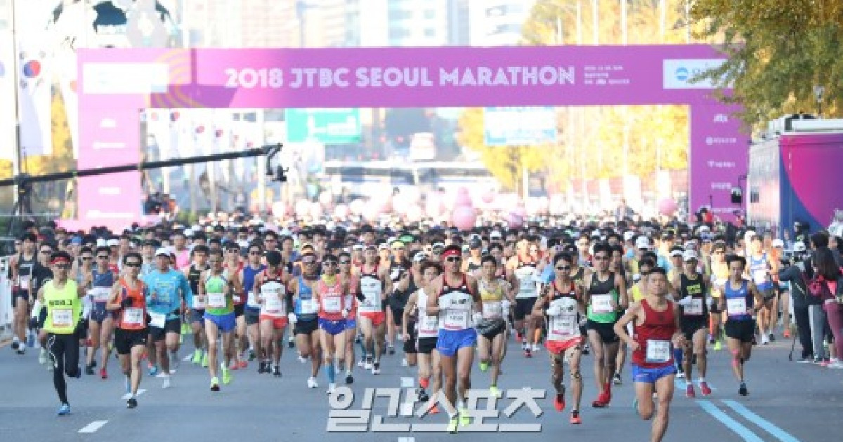 [포토]2018 JTBC 서울마라톤, 가을 단풍 속으로