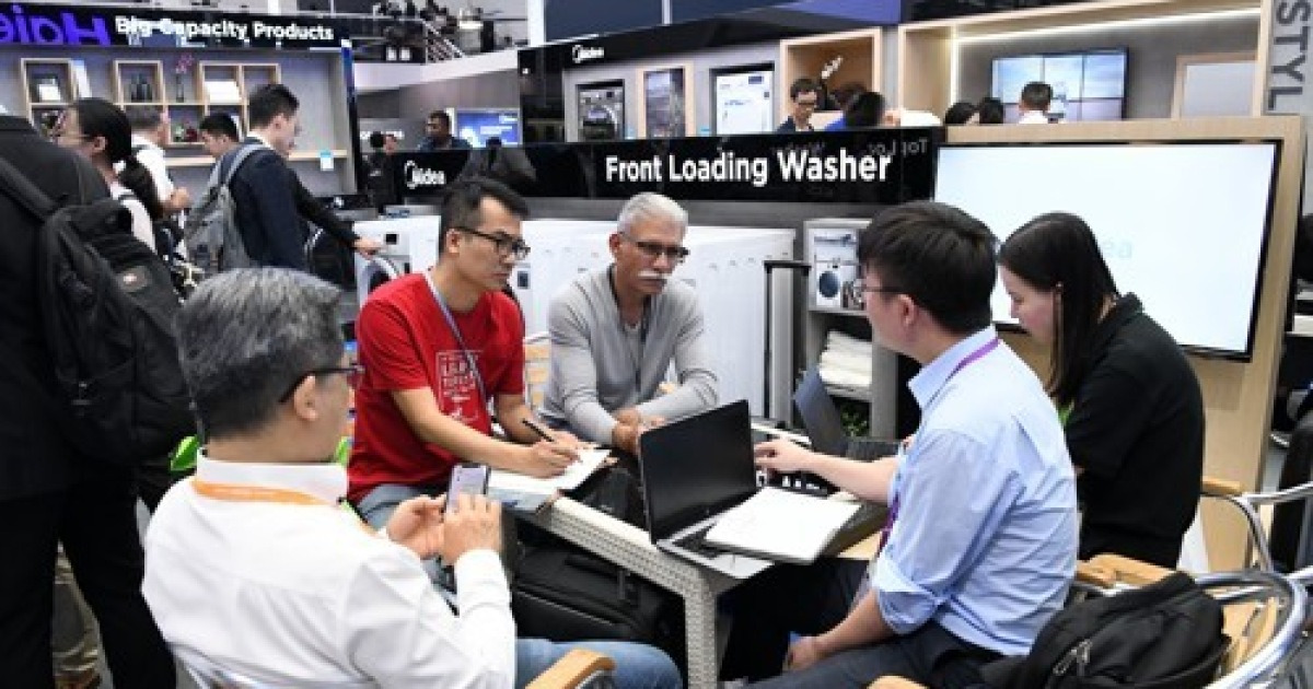 Xinhua Headlines: From Canton Fair to Import Expo, China gears up for ...