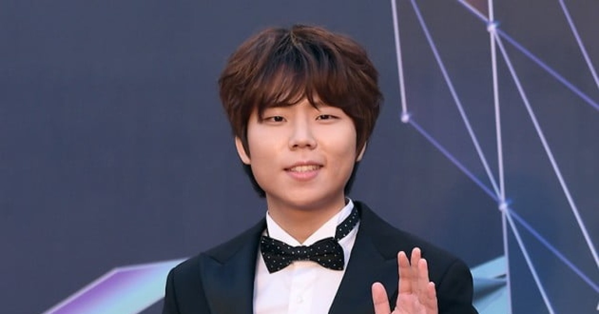 [포토] 정승환, '부드러운 손인사~' (2018 MGA)