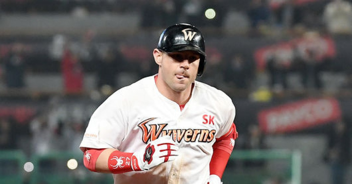 '기선제압+쐐기포' 로맥, 데일리 MVP 선정 [KS3]