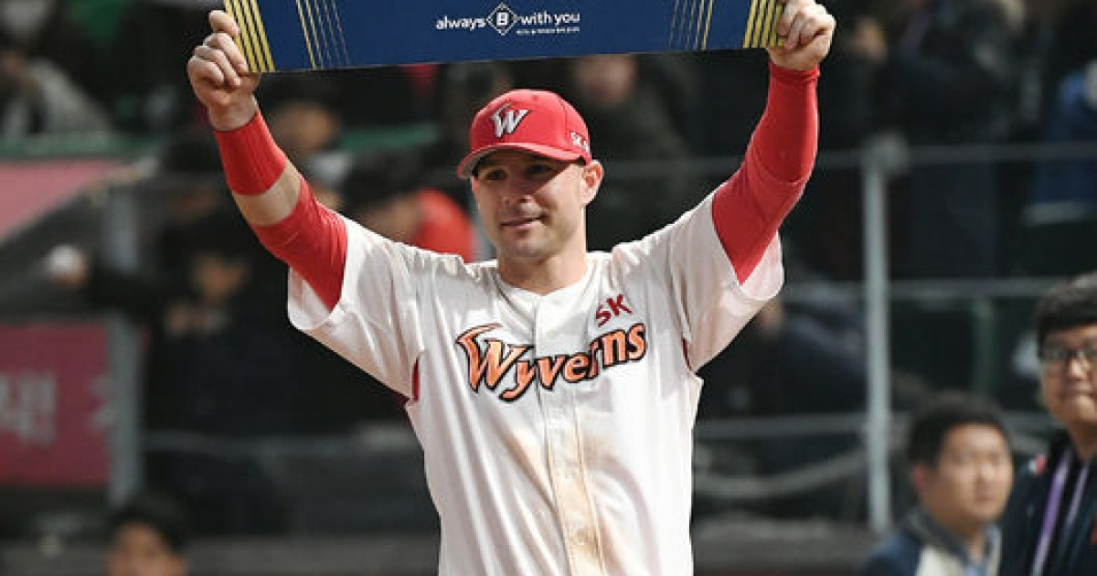 로맥, 'KS 3차전 MVP' [사진]