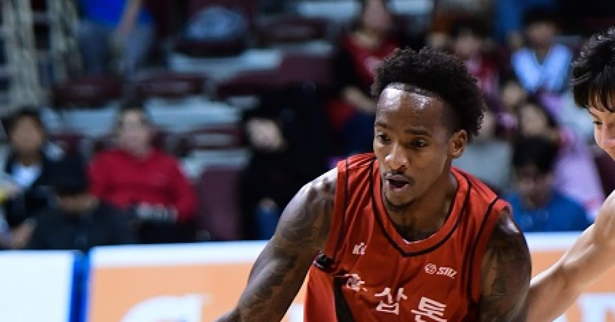 '컬페퍼 42점' KGC, LG에 후반 대역전극..5연승·단독 2위