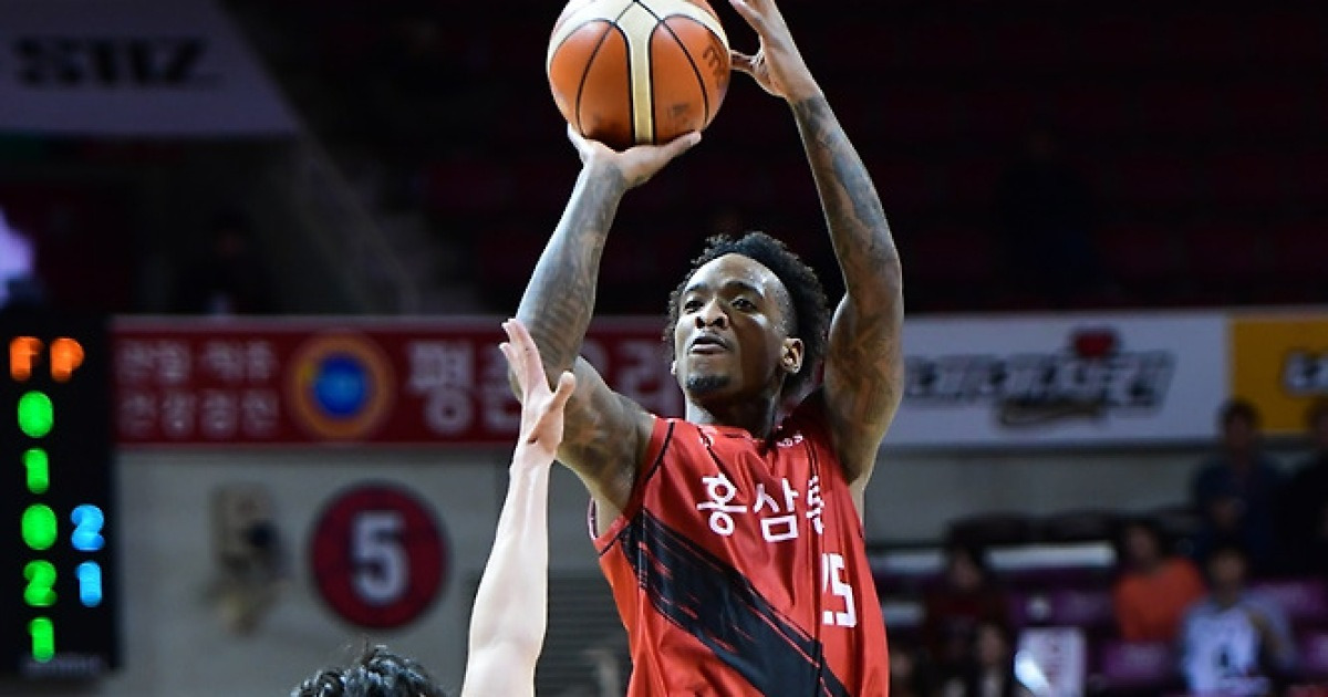 '컬페퍼 3P 9개 42득점' KGC, LG에 역전승..단독 2위