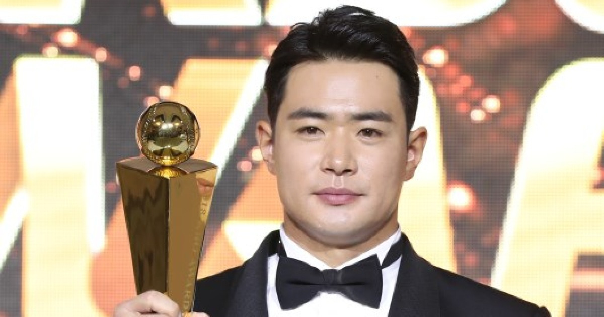 [포토]김재환, 2018 사로잡은 MVP