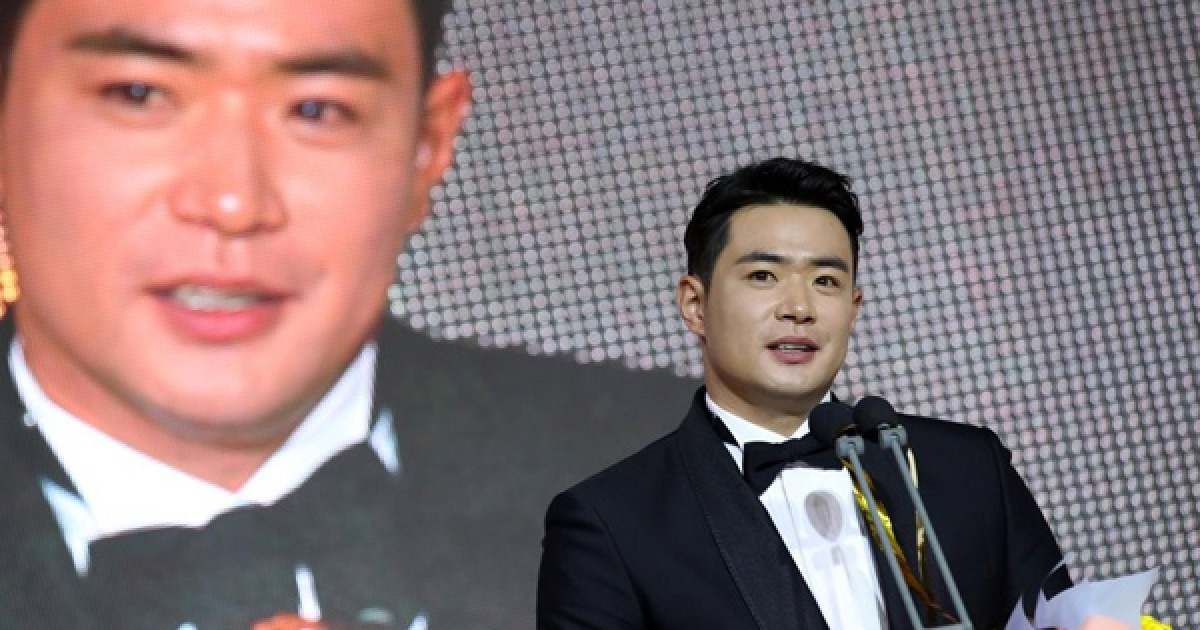 두산 김재환, 2018 KBO리그 MVP..신인상은 kt 강백호