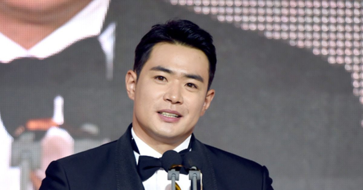 [MD포토] 김재환 '2018 KBO MVP'