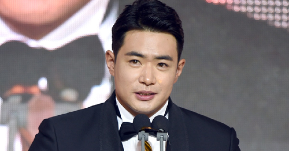 [MD포토] 김재환 '리그 최고 MVP 수상'