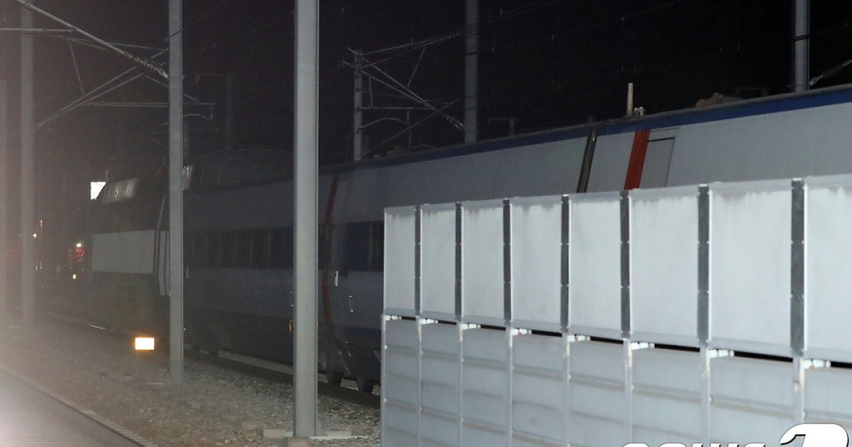 오송역에서 멈춰선 KTX