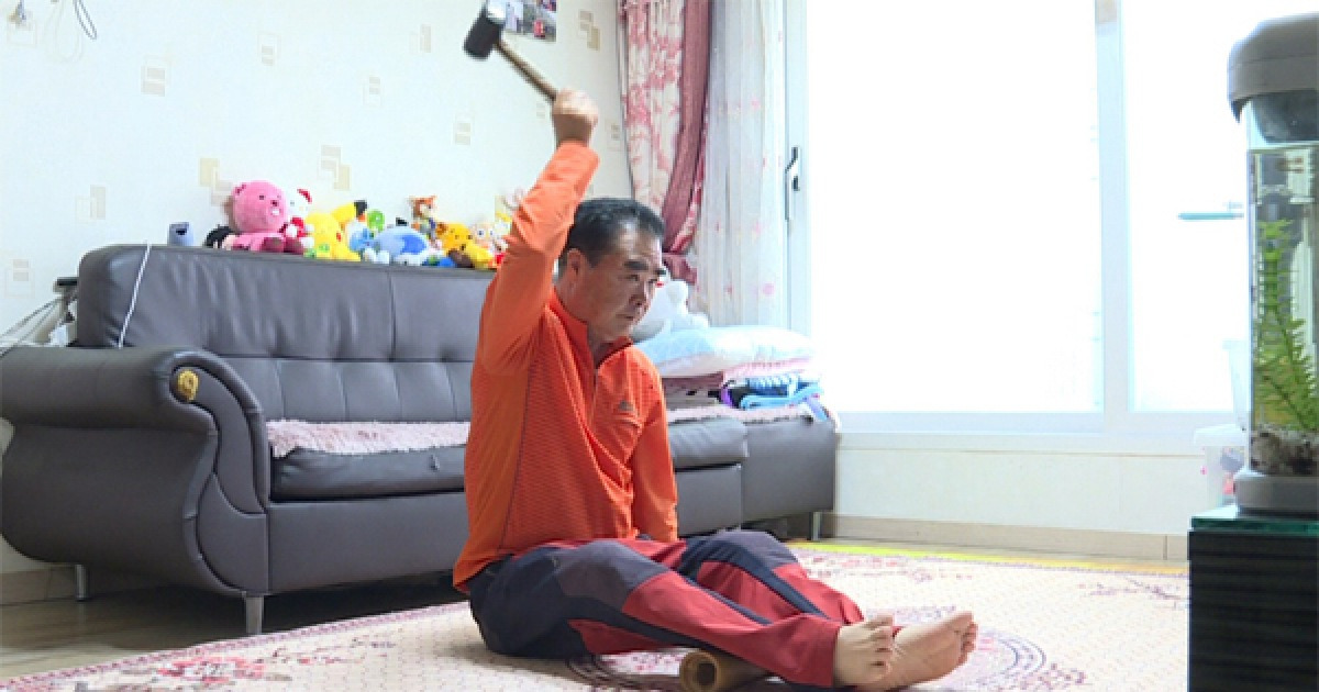 [오늘의 MBN] 24시간 망치로 맞아야 사는 남자