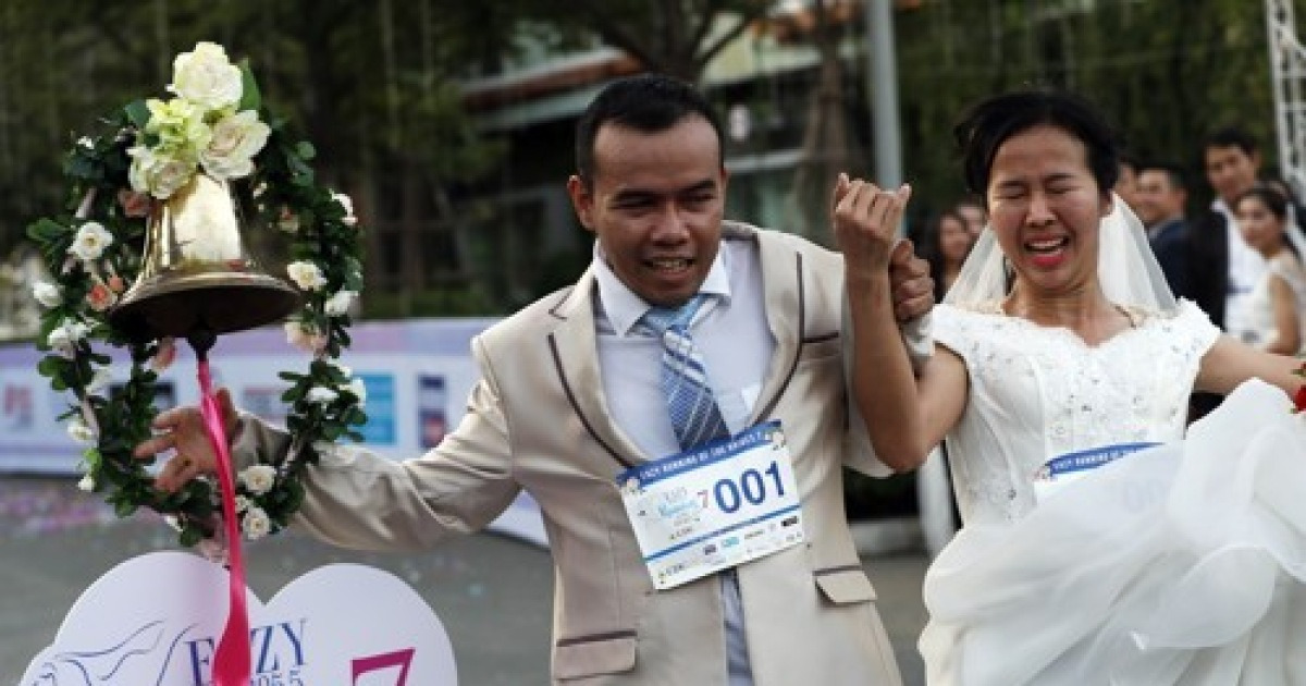 THAILAND PHOTO SET RUNNING OF THE BRIDES