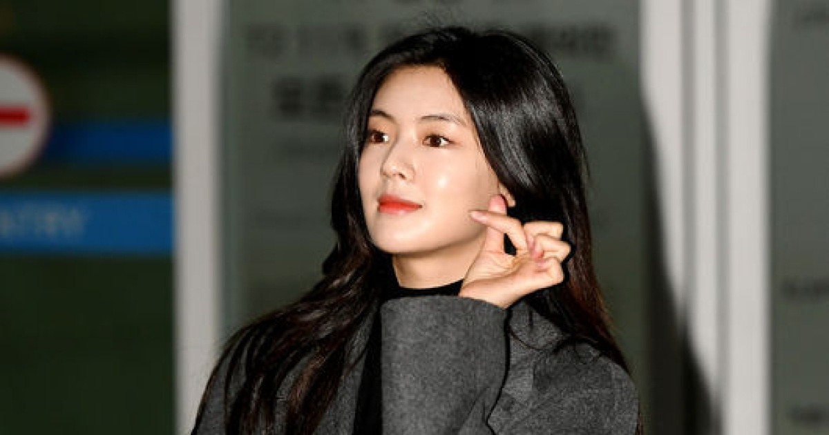 이선빈, '달콤한 손하트' [사진]