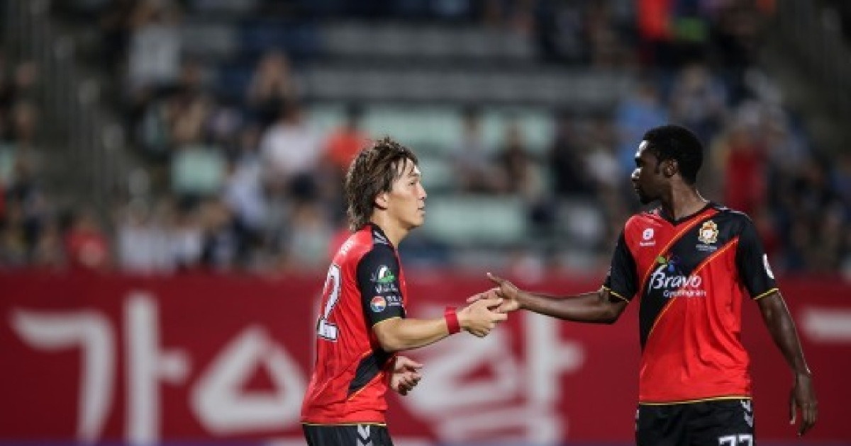 [K리그1 37R] '쿠니모토 막판 결승골' 경남, 수원에 2-1 짜릿승..ACL 직행 성공