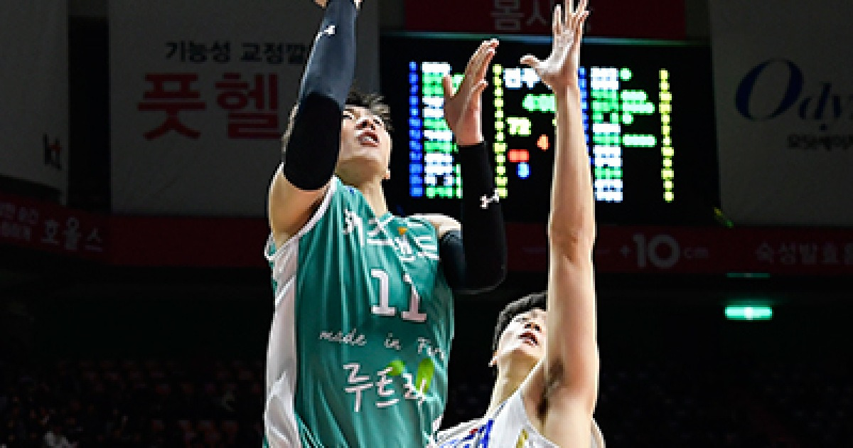 쉴 새 없이 터지는 3점포의 KT, 2580일 만에 5연승