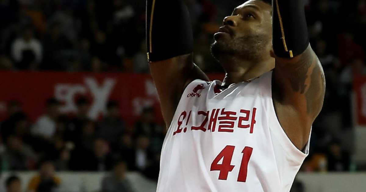 '양궁 농구' KT, KCC 잡고 7년만에 5연승