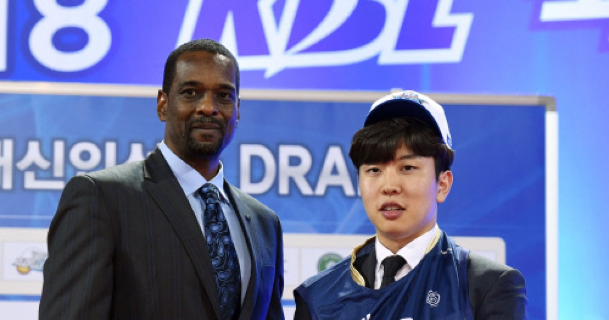 [포토] KCC, 1라운드서 단국대 권시현 지명