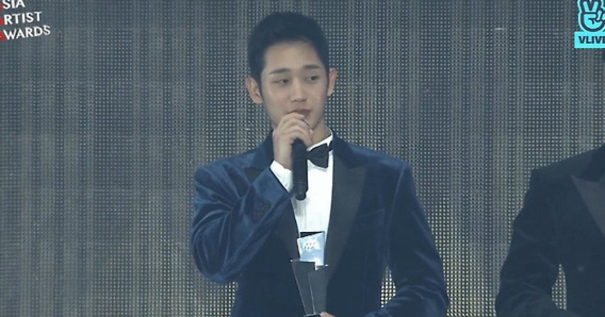 [2018 AAA] 정해인-이준호-이성경, 베스트 이모티브상 수상