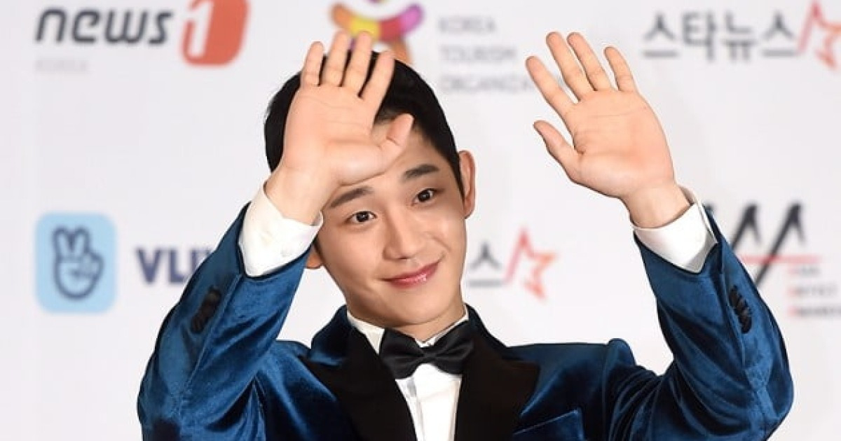 [포토] 정해인, '팬들 향한 멋진 손인사~' (2018 AAA)