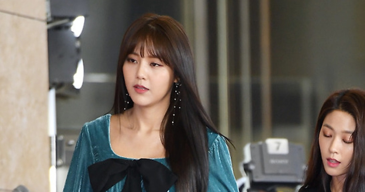 [TD포토] AOA 혜정 '완벽한 비율 뽐내며'