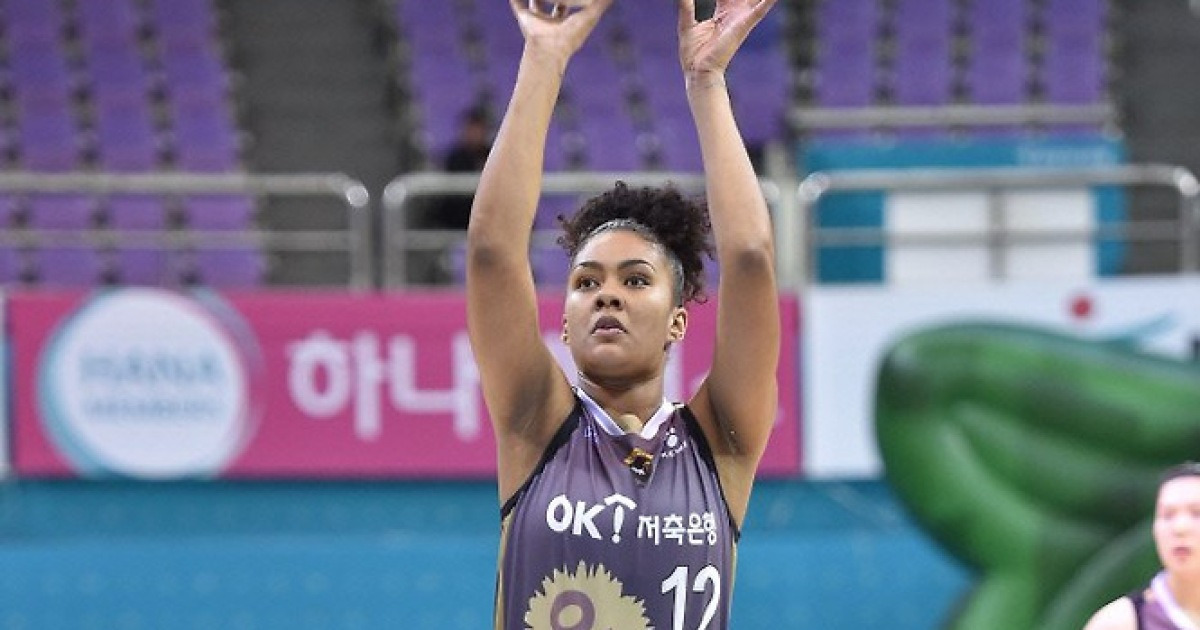 '단타스 31점' OK저축은행, KEB하나 꺾고 단독 4위