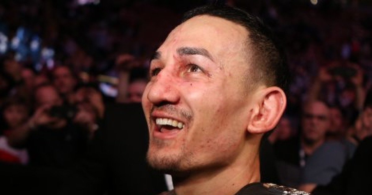 '유효타 236회' 할로웨이, 오르테가에 4R TKO 승리