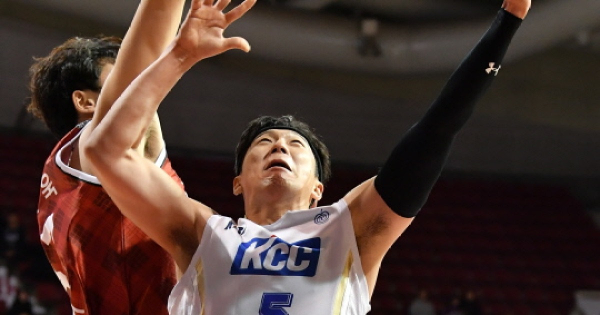 [BK Review] '이정현 결승포' KCC, 2차 연장 끝에 KGC 꺾어.. 3연패 탈출