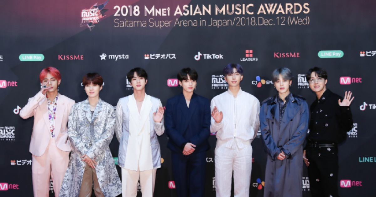 [Photo News] BTS walks red carpet at 2018 MAMA in Japan