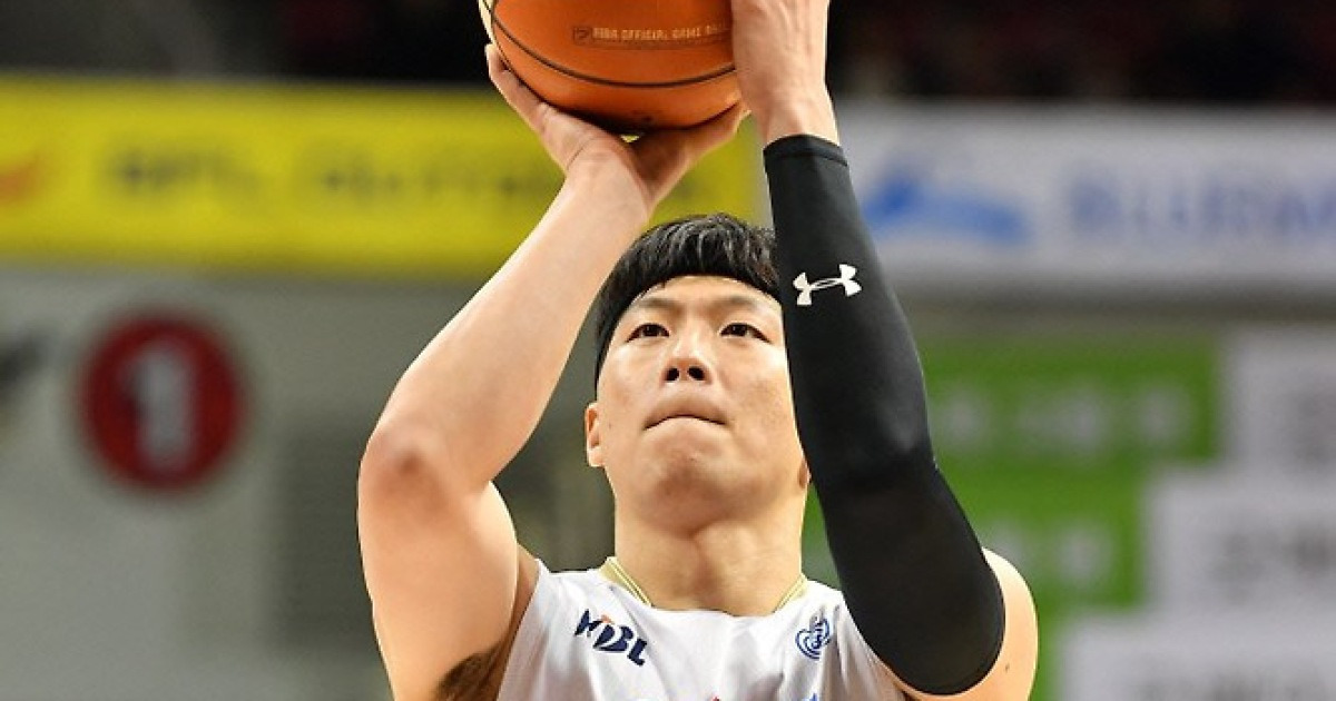 '이정현 33점' KCC, 2차 연장 접전 끝에 KGC 꺾고 3연패 탈출