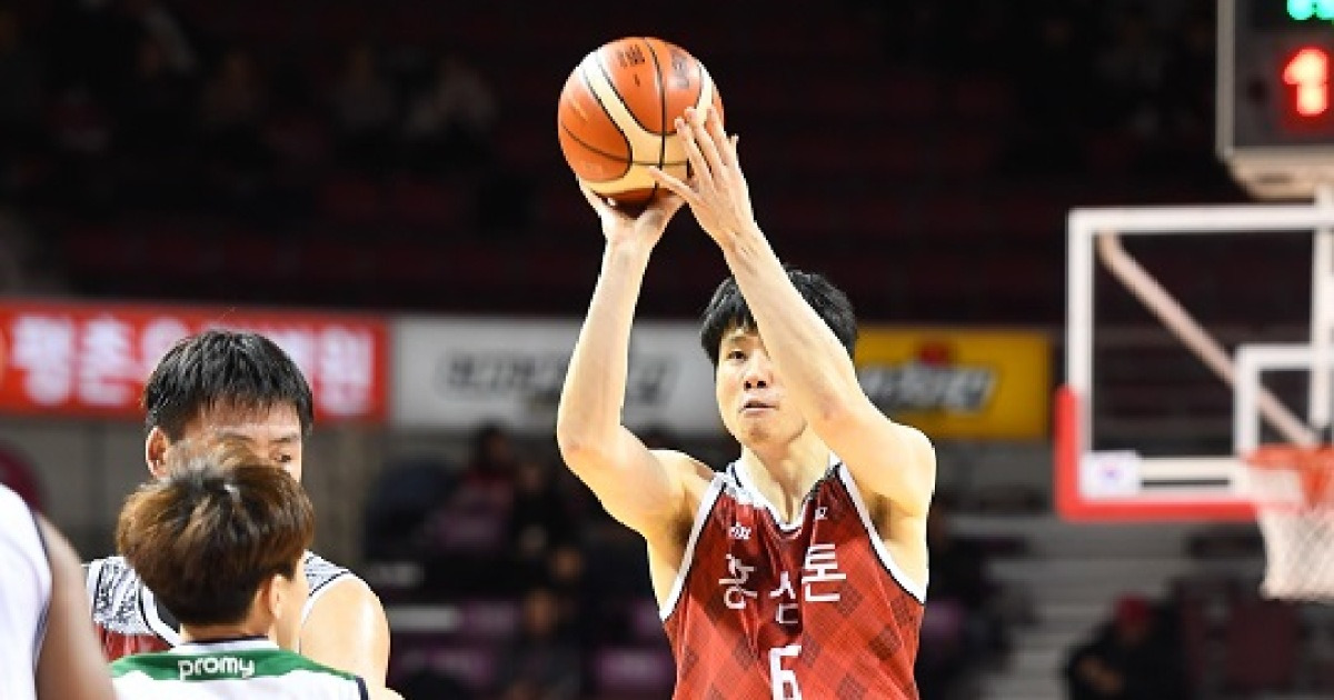 [BK Review] 식스맨들 투지 빛난 KGC, DB 꺾고 2연패 탈출..5할 승률 복귀