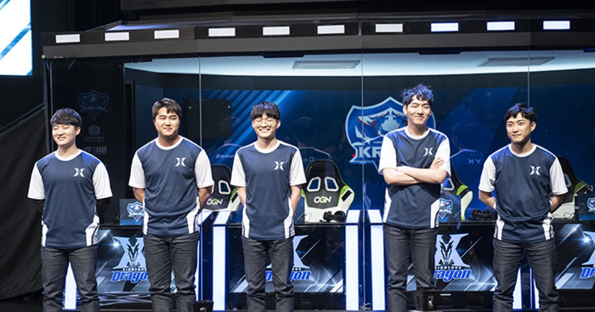 [포토] KRKPL 결승 무대에 선 킹존 드래곤X